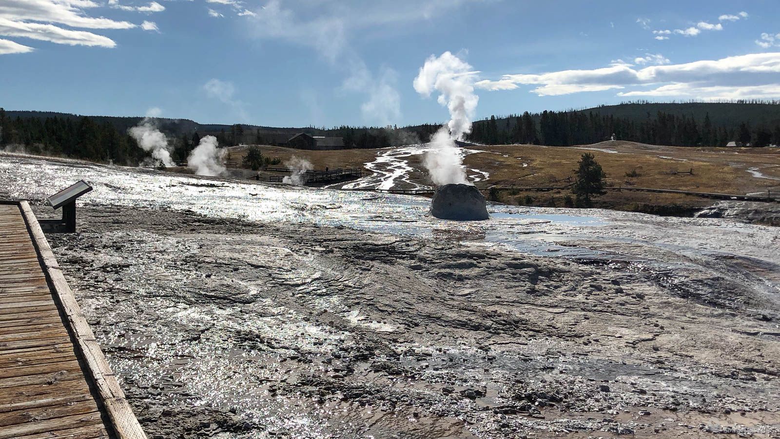 The small Geyser Hill loop: between geysers and hot springs - Smartrippers